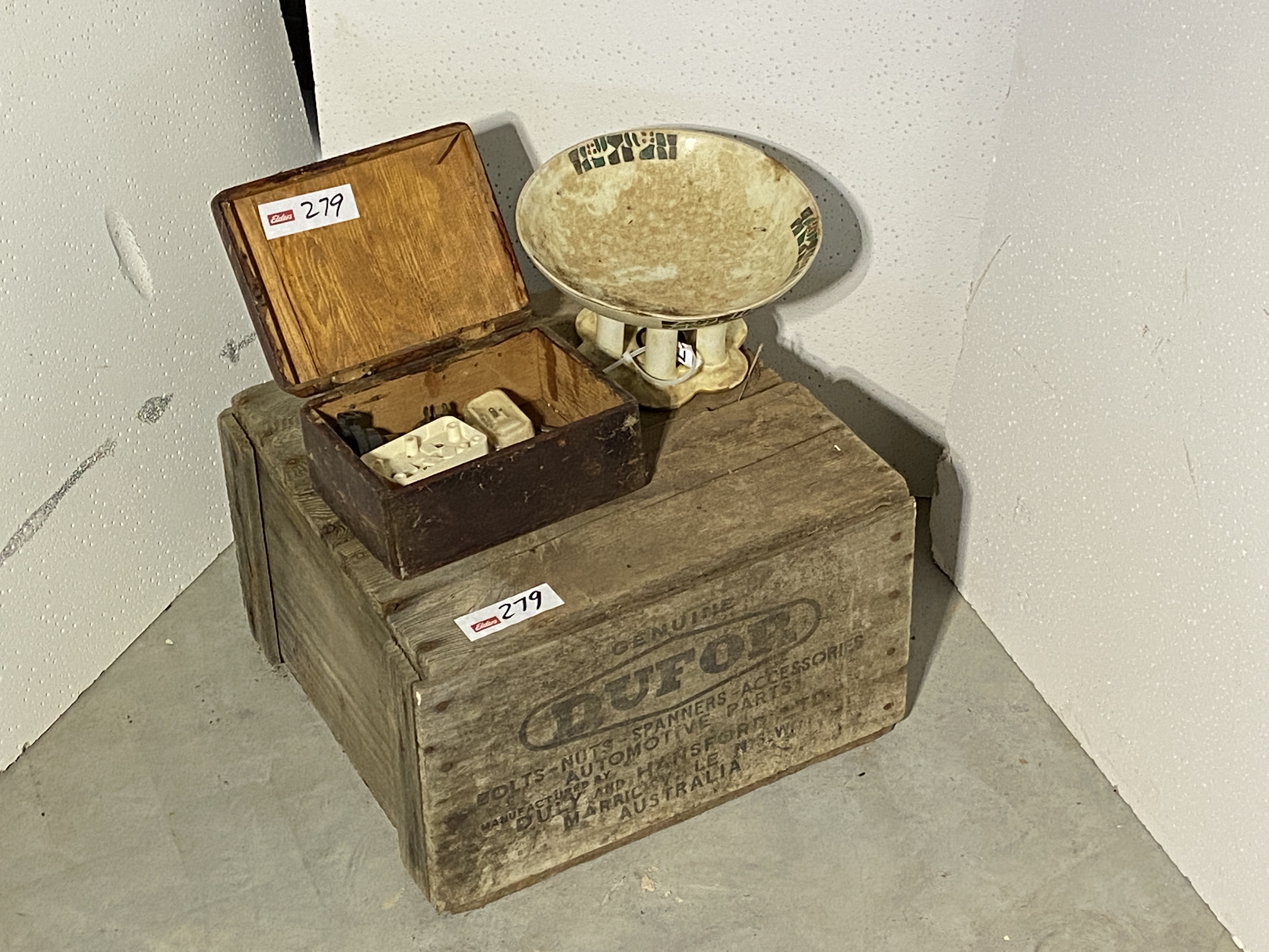 Lot 279 - Wooden Box, Ceramic Dish & Duffer Wooden Box | AuctionsPlus