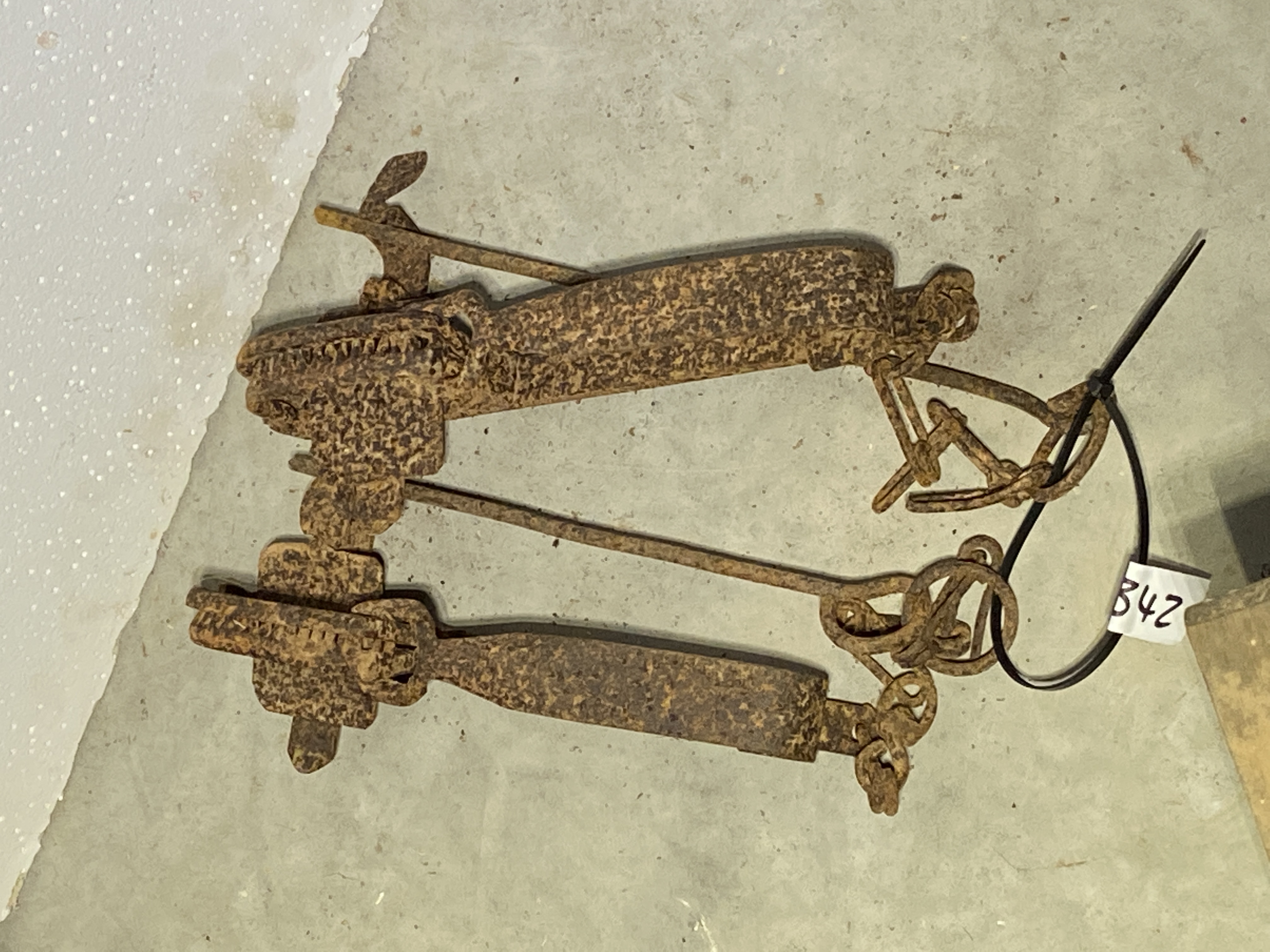 Lot 342 - 2x Rabbit Restraints | AuctionsPlus