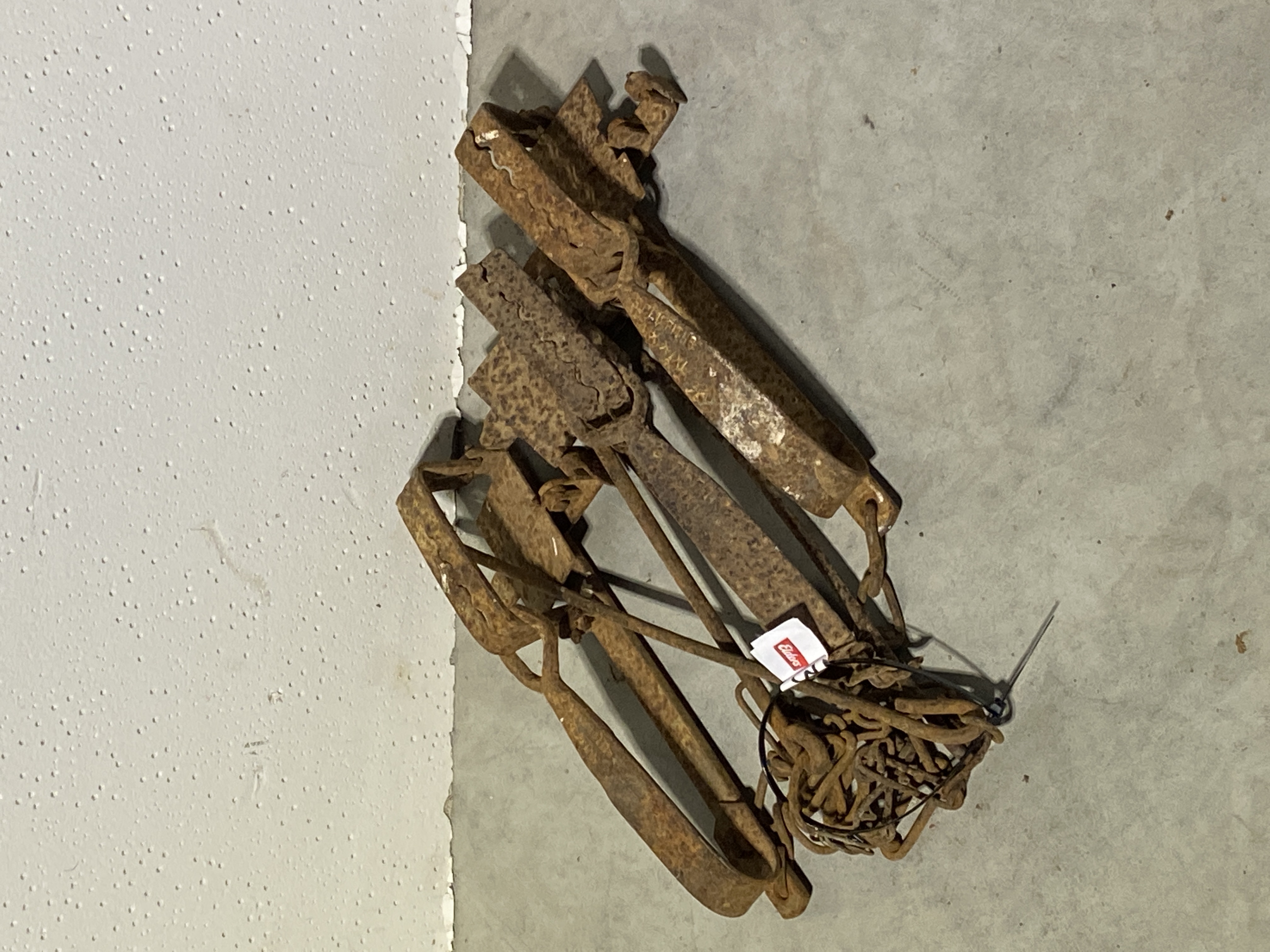 Lot 351 - 3x Rabbit Restraints | AuctionsPlus