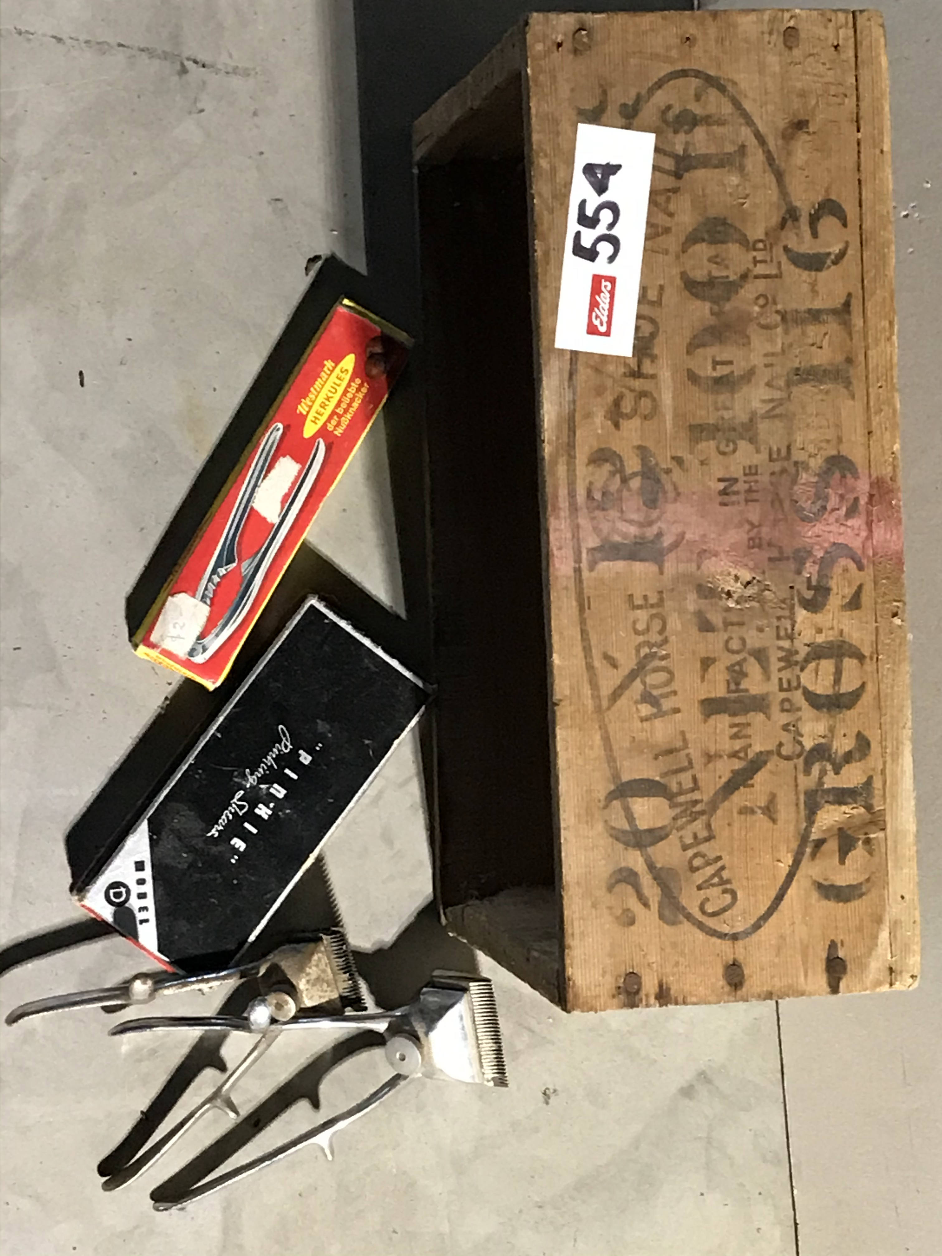 Lot 554 - Antique Clippers & Wooden Box | AuctionsPlus
