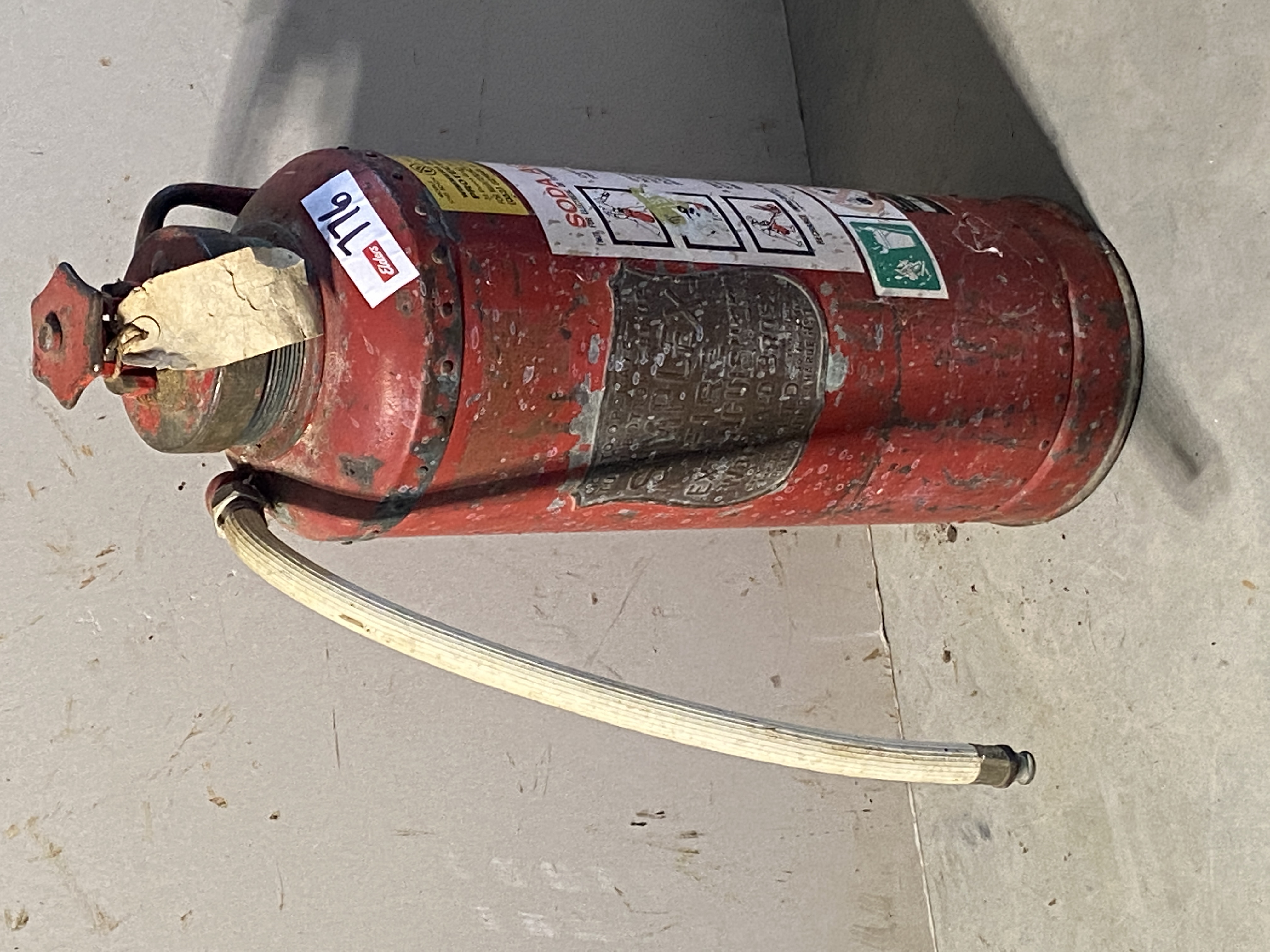Lot 776 - 1x Simplex Copper Fire Extinguisher | AuctionsPlus