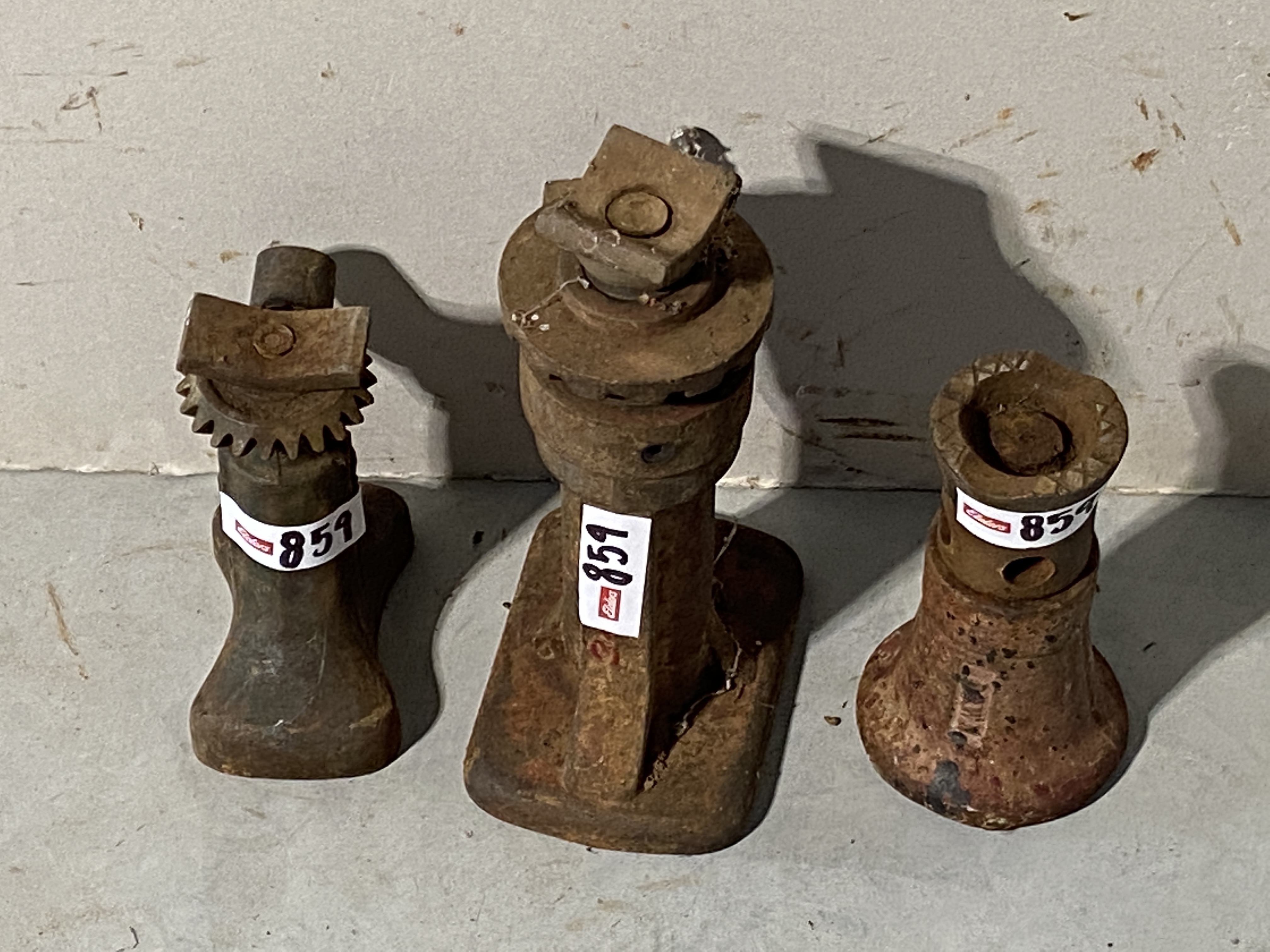 Lot 859 - 3x Vintage Jacks | AuctionsPlus