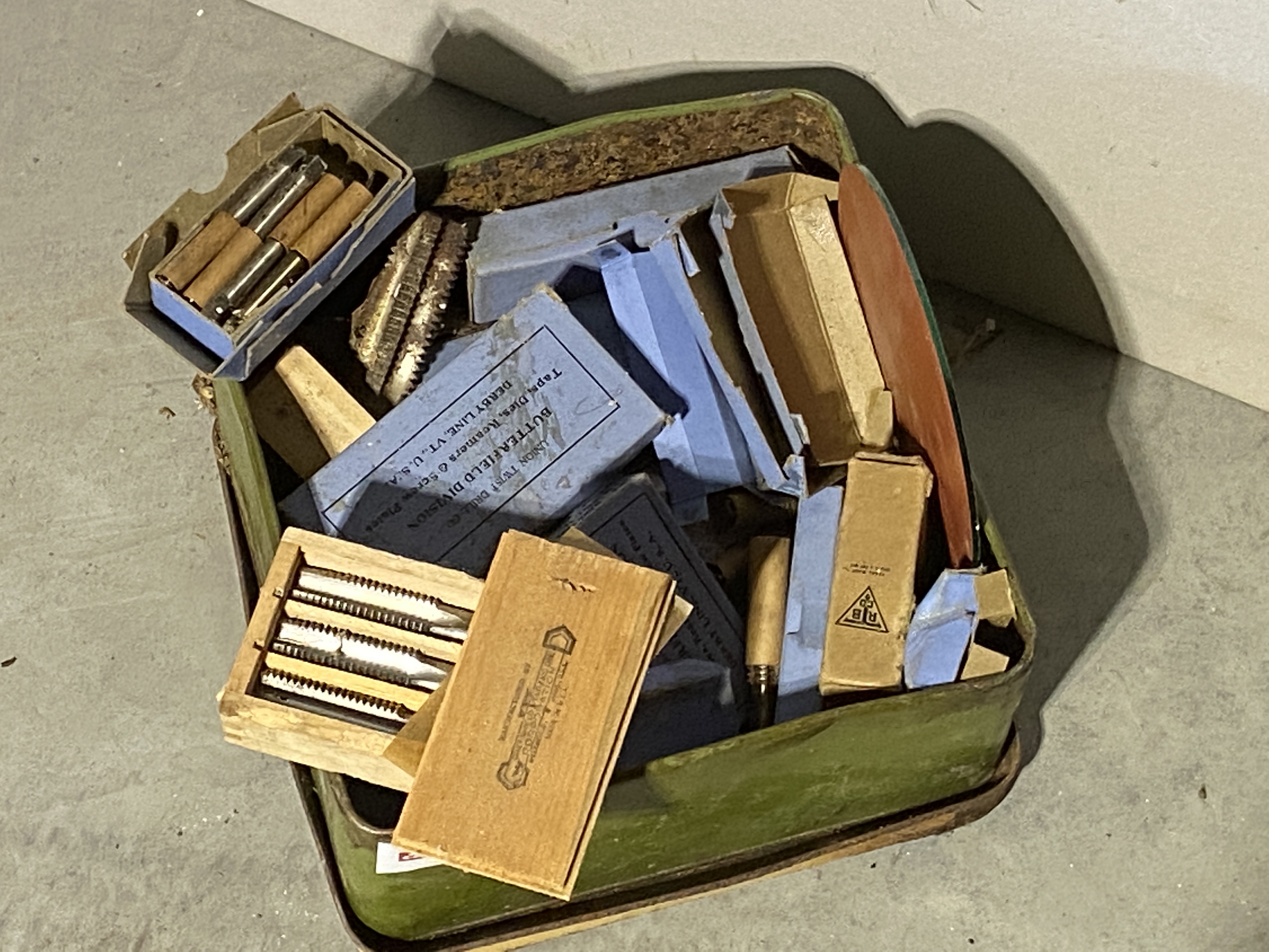 Lot 974 - Tin of Tap & Dye Sets | AuctionsPlus