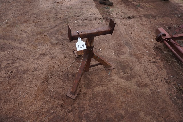 Lot 104 - Heavy Duty Stand | AuctionsPlus