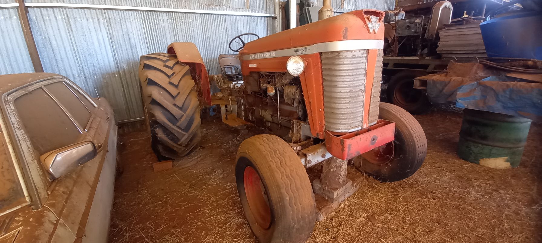 Lot 33 - Massey Ferguson Super 90 Tractor | AuctionsPlus