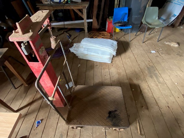 82 - Wool Scale | AuctionsPlus