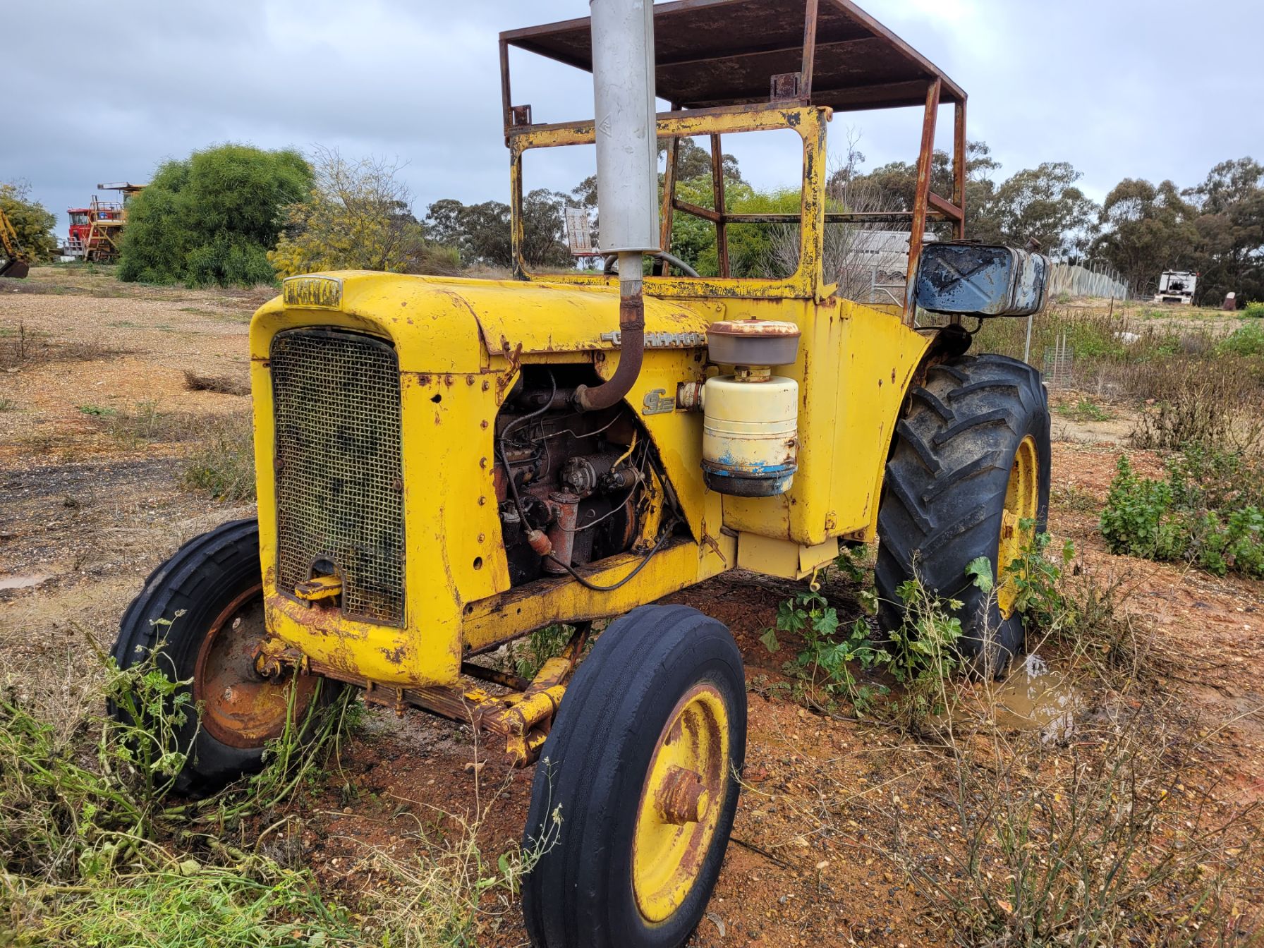 Lot 24 - Chamberlain 9G Tractor | AuctionsPlus
