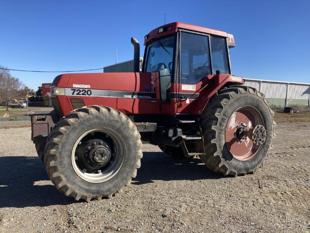 Lot 12 - CASE 7220 | AuctionsPlus