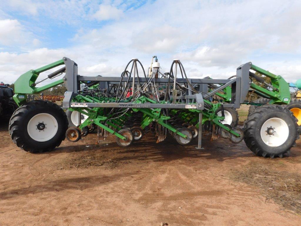 Lot 1 - Boss Agriculture Seeder Bar | AuctionsPlus