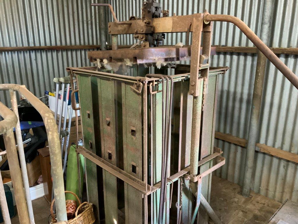 Lot 1 - Sunbeam Wool Press | AuctionsPlus