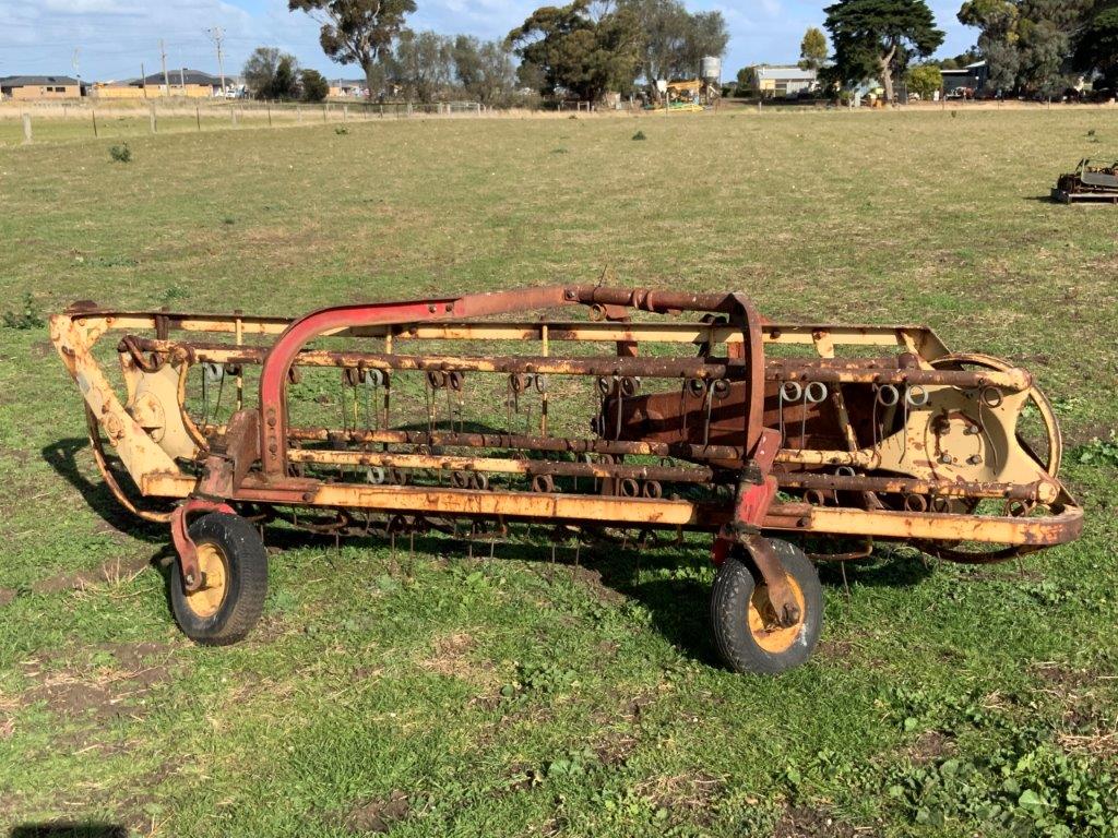 Lot 33 - New Holland Bar Rake | AuctionsPlus