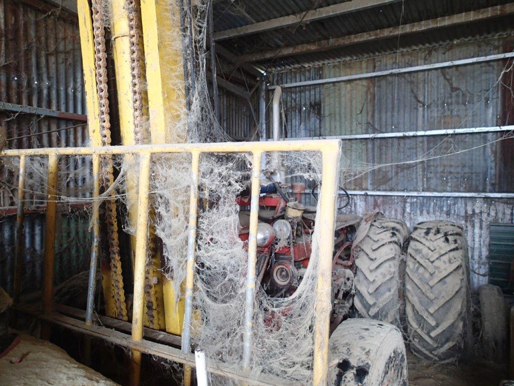Lot 49 - International AW6? Tractor | AuctionsPlus