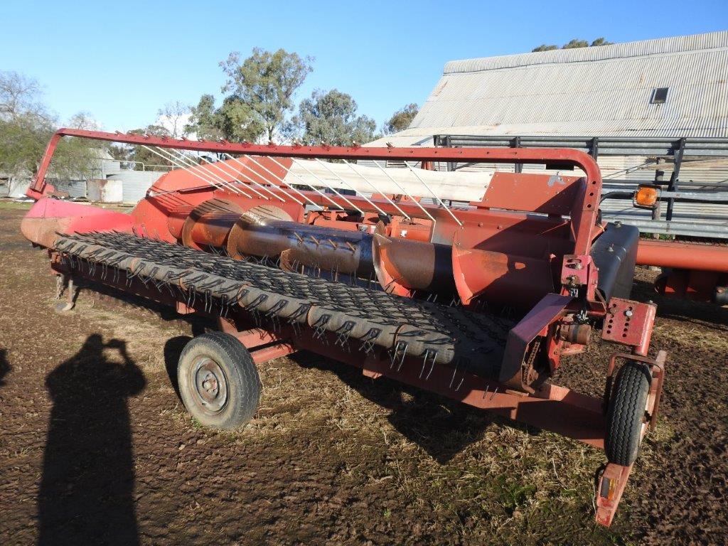 Lot 33 - Case 1015 Front | AuctionsPlus