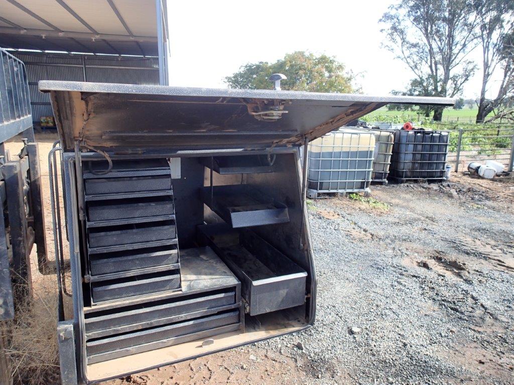 Lot 58 - Tool Box | AuctionsPlus