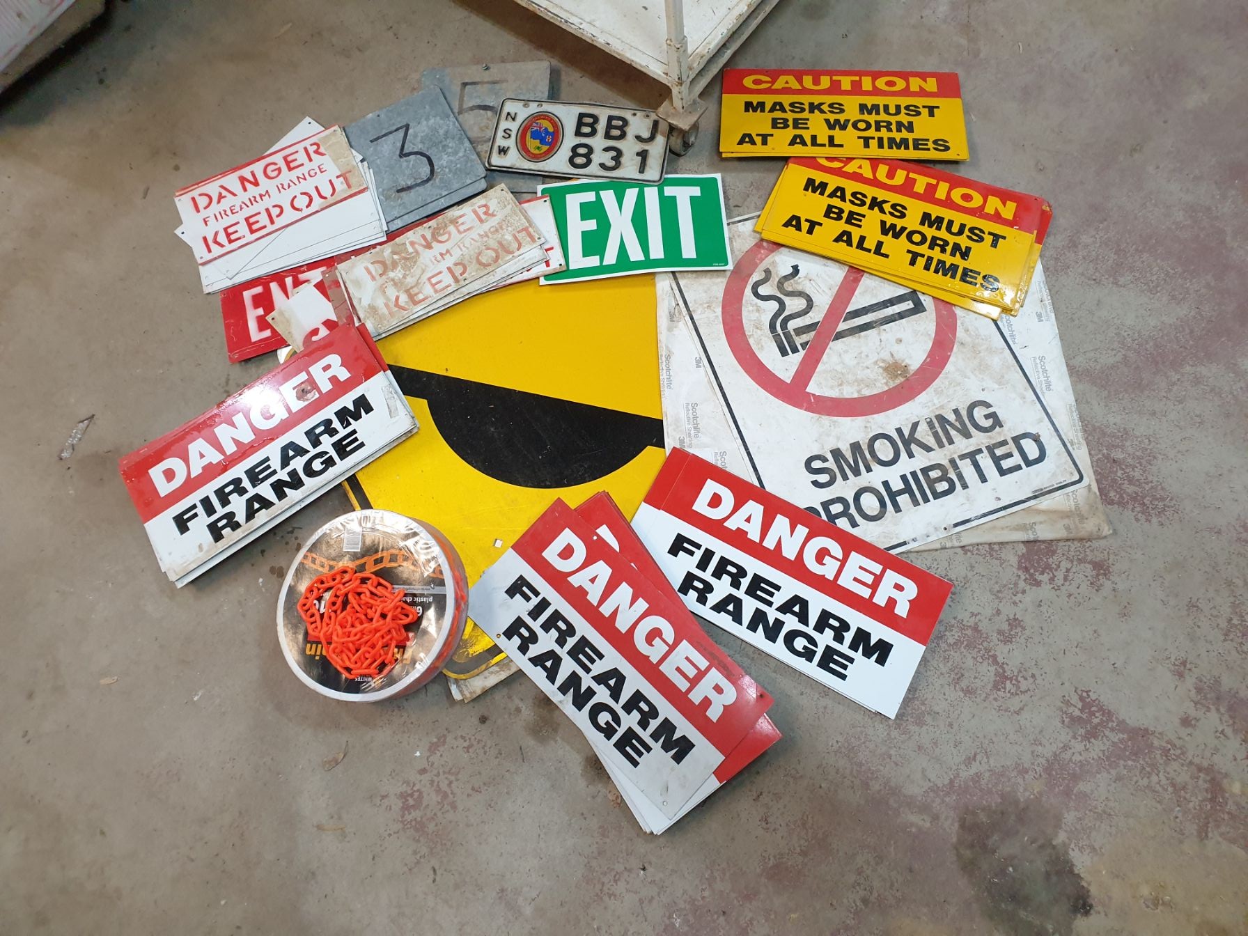 Lot 227 - Assorted Signs | AuctionsPlus