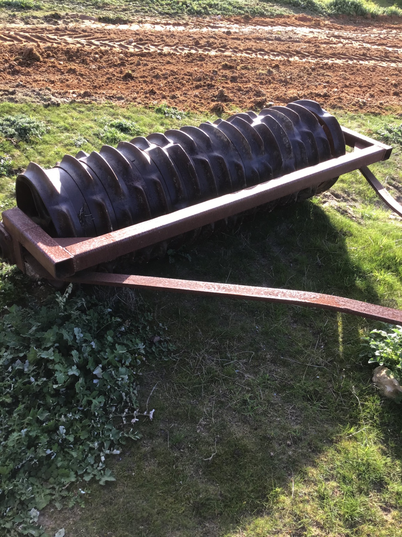 Lot 29 - 18ft Pasture Rollers | AuctionsPlus