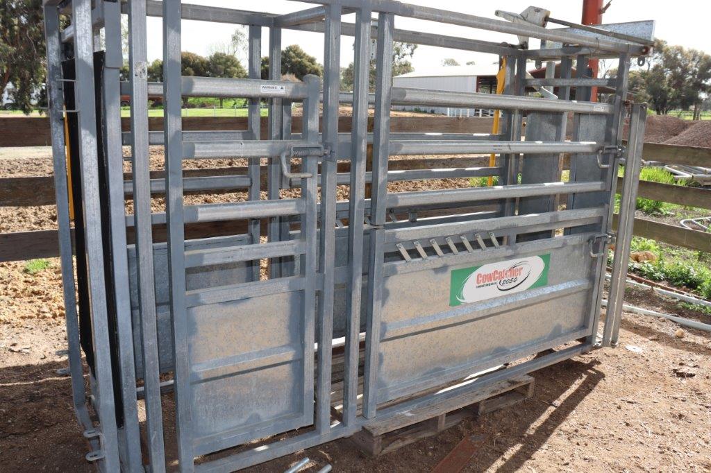 Lot 9 - Cow Catcher 2050 Cattle Crush | AuctionsPlus