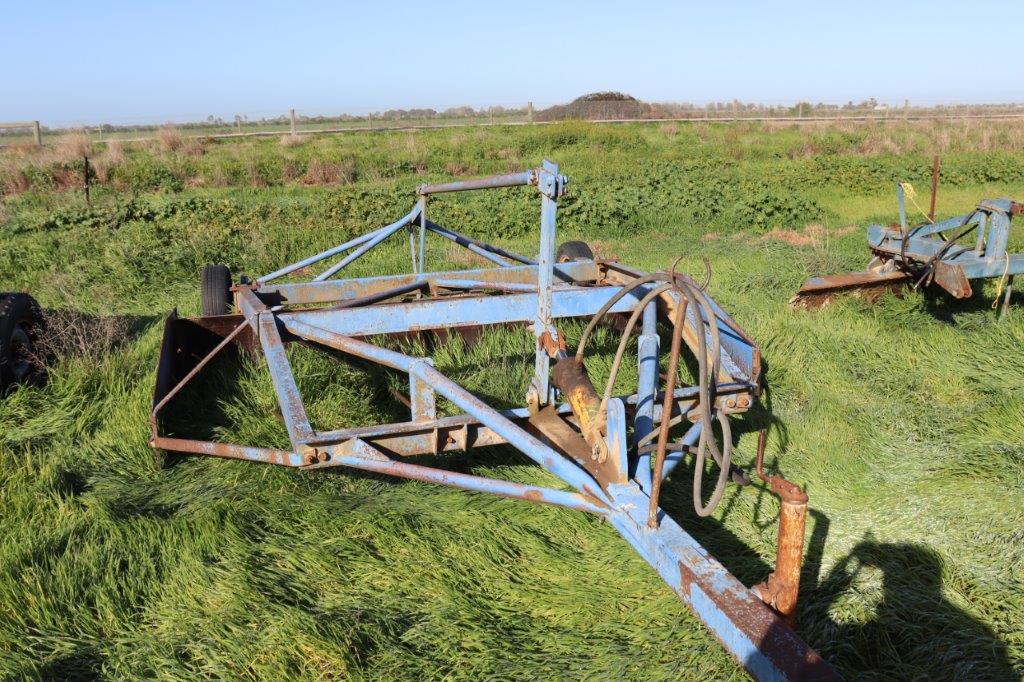 Lot 43 - 10 FT Farmor Land Grader | AuctionsPlus