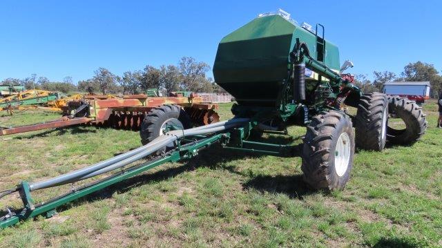 Lot 54 - Gyral STR Seed Cart 40-21 2x5400L bins (2016) Ground drive 4 ...