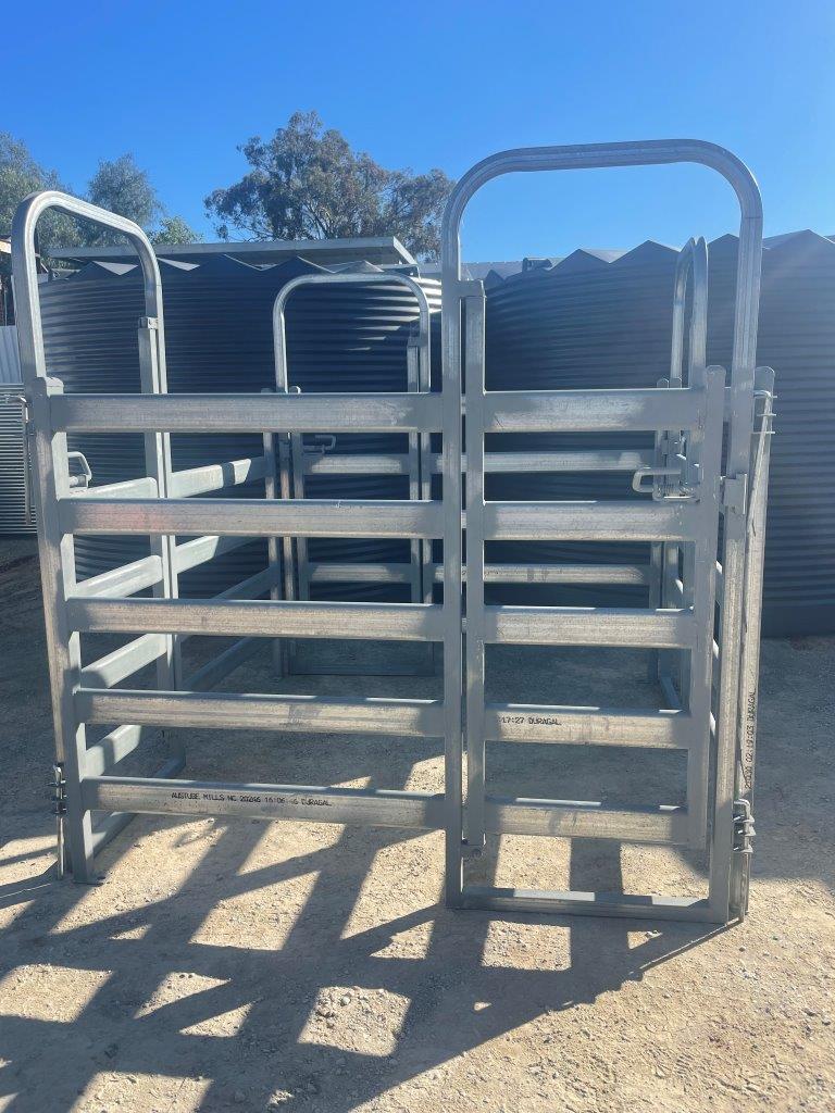 Lot 55 - 2 x 2.1 MANGATE PANELS | AuctionsPlus