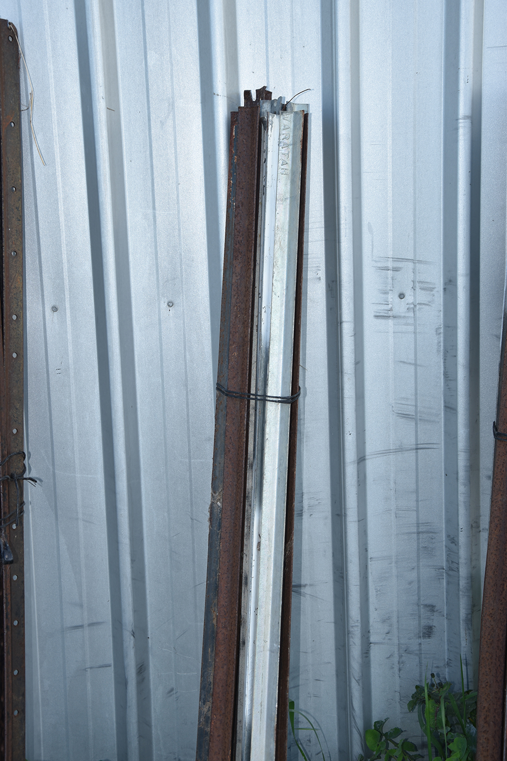 Lot 182 - Bundle 10 steel posts | AuctionsPlus