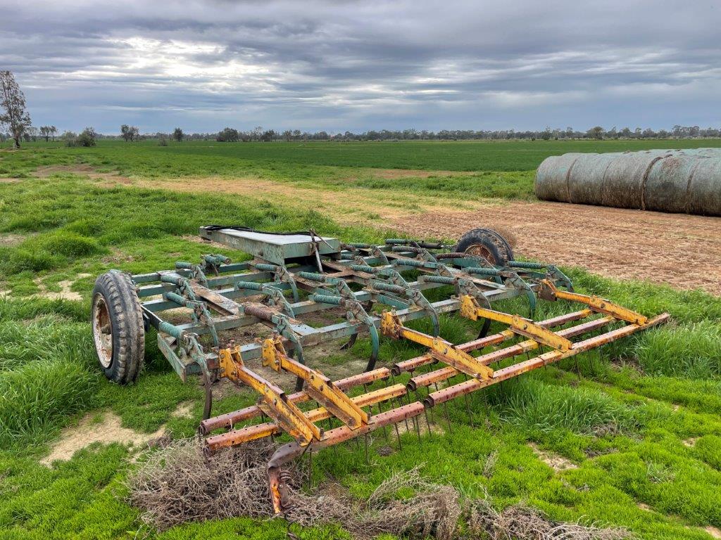 Lot 88 - John Shearer 25 Tyne Scarifier | AuctionsPlus
