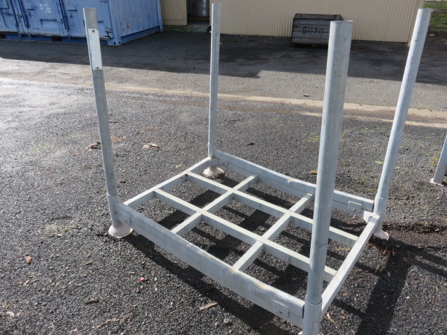 Lot 40 - 2x post cradles | AuctionsPlus