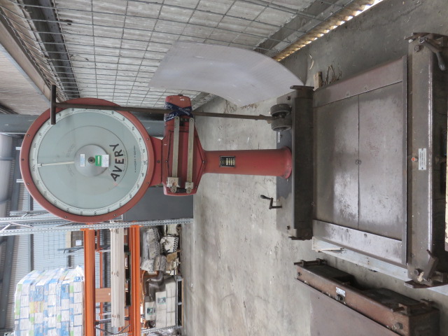 Lot 43 - Avery 250kg platform scales | AuctionsPlus