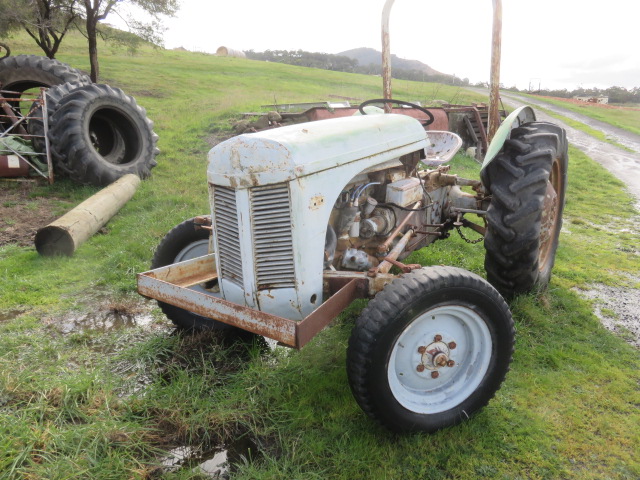 Lot 67 - Massey Ferguson 28 Tractor | AuctionsPlus