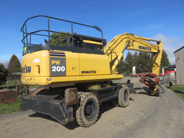 Lot 176 - Komatsu PW200 wheeled excavator | AuctionsPlus