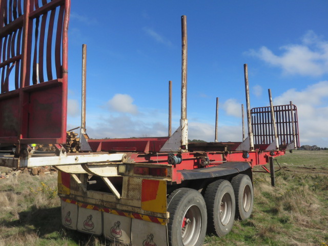 Lot 187 - Fruehuef tri axle log skel trailer | AuctionsPlus