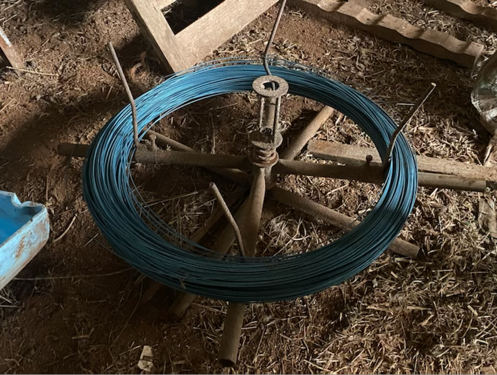 Lot 13 - Wire spinner with wire | AuctionsPlus