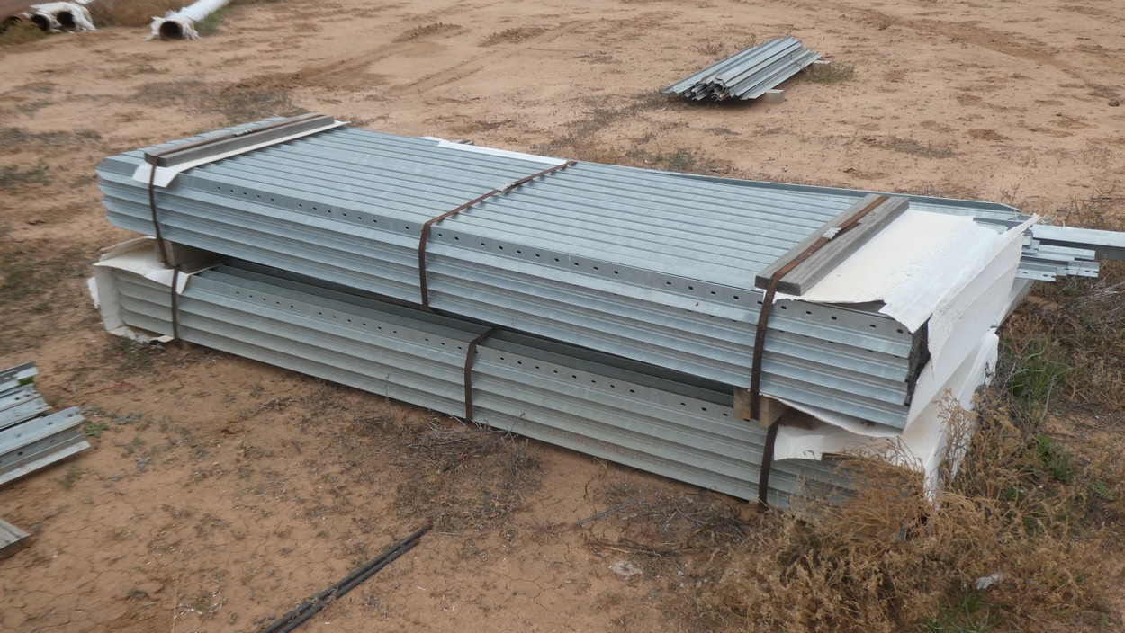 Lot 31 - 200 x Waratah 240cm JIO Maxy Posts | AuctionsPlus