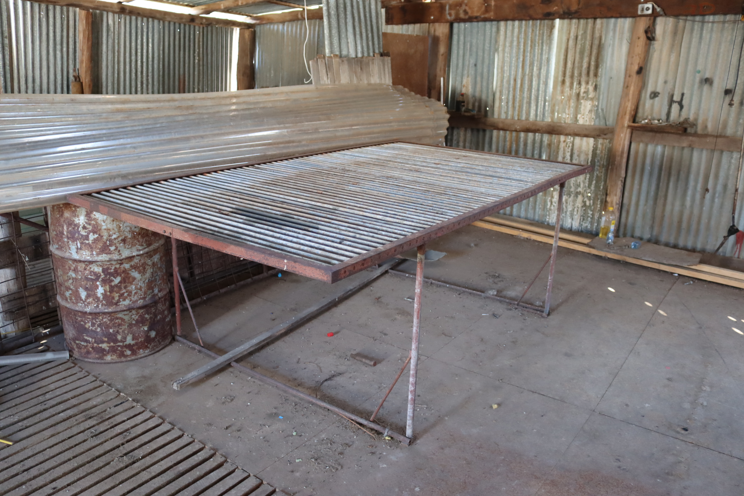 Lot 29 - Wool Table | AuctionsPlus