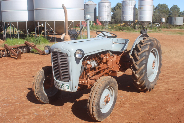 Lot 21 - Ferguson Tractor | AuctionsPlus