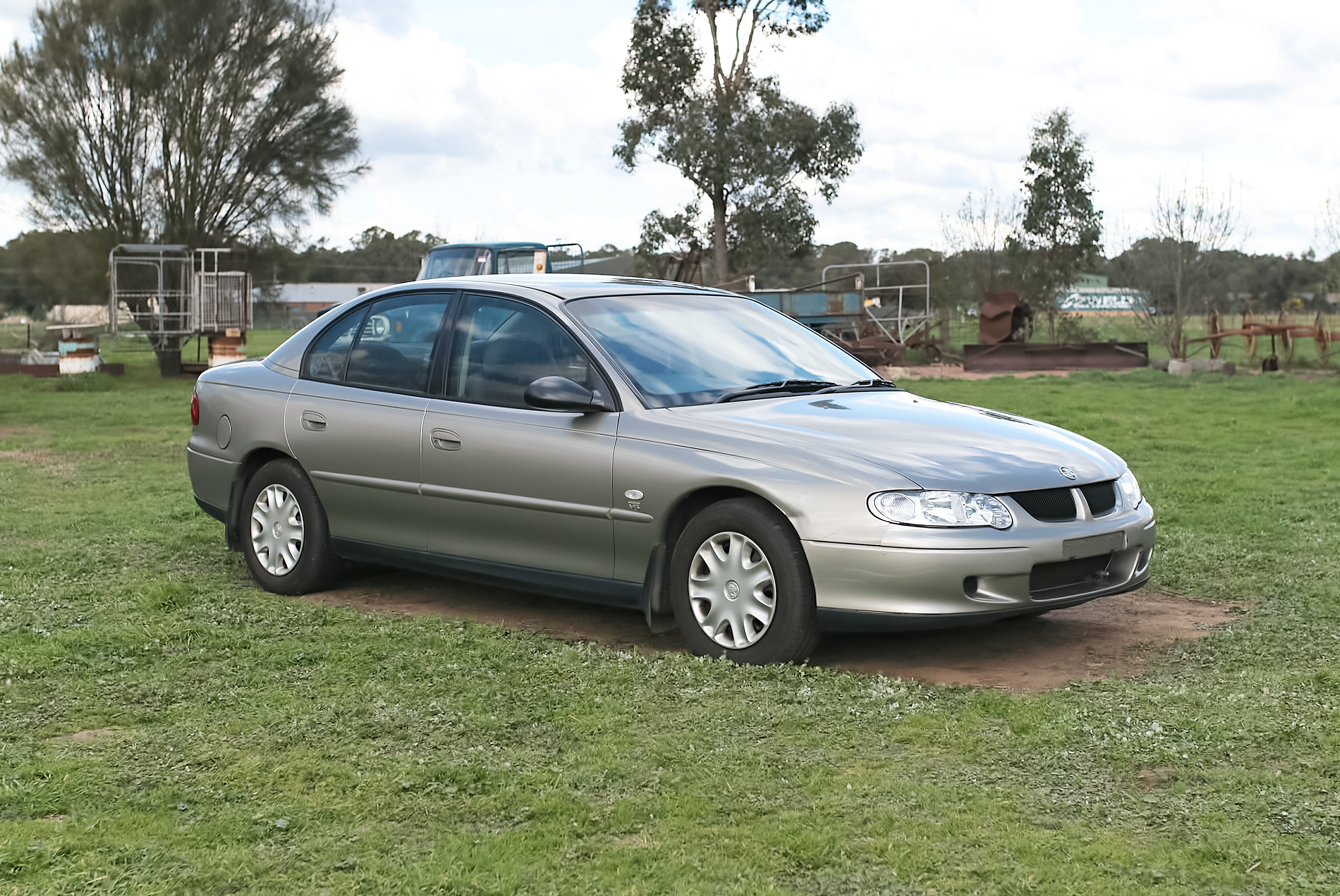 Lot 11 - 2000 Holden Commodore | AuctionsPlus