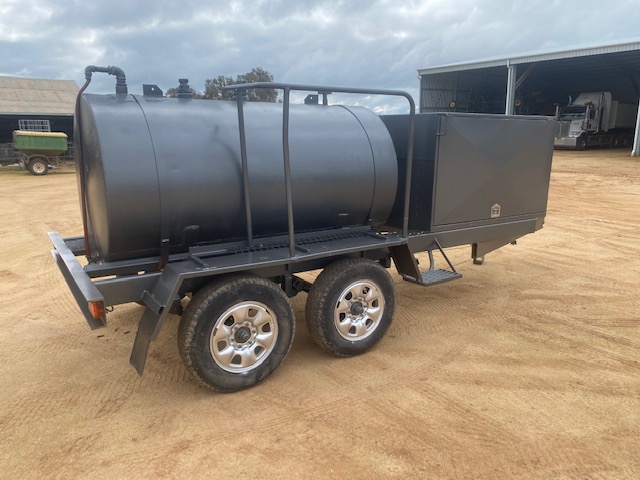 Lot 26 - 2200 liter Mobile Fuel Cart | AuctionsPlus
