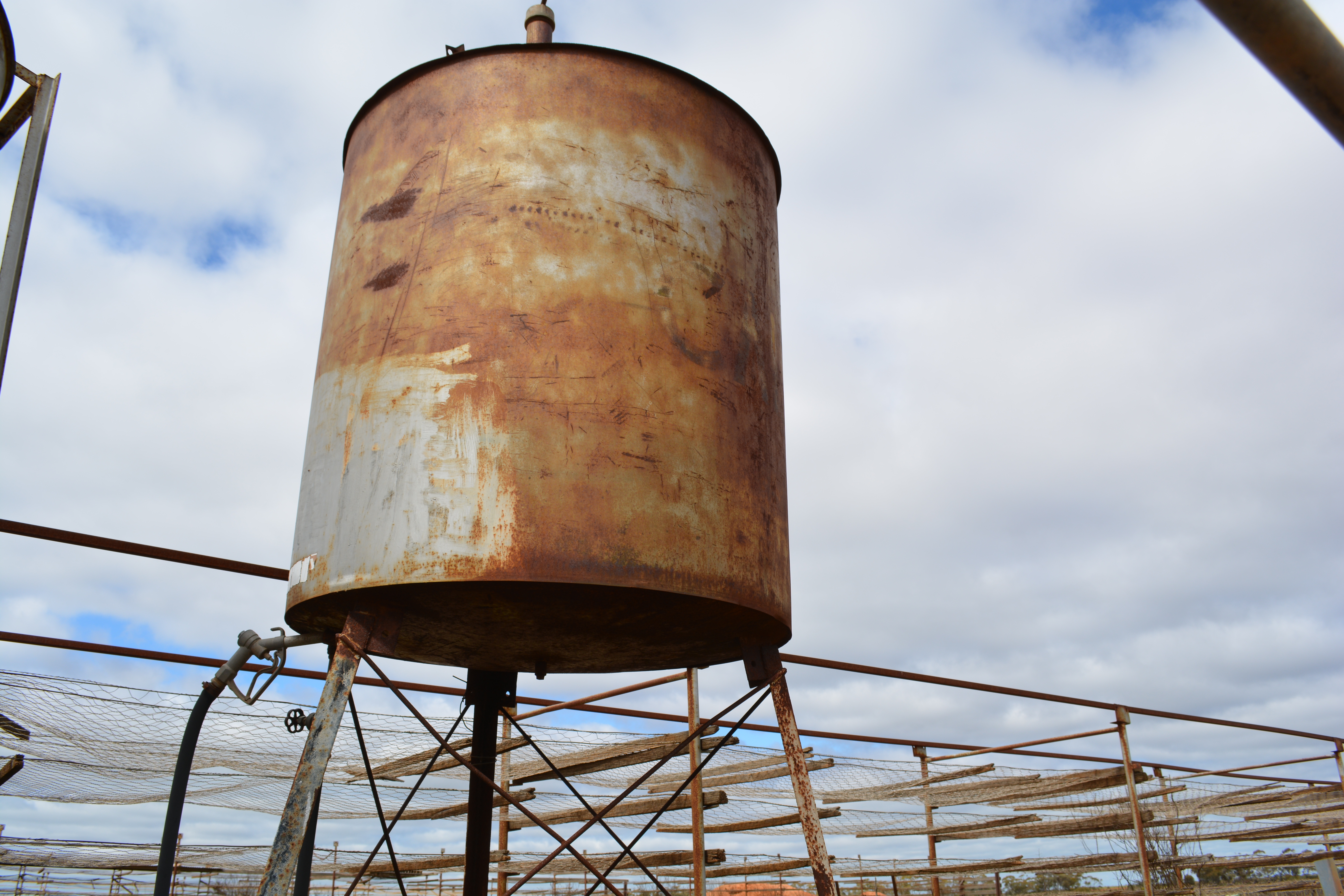 Lot 51 - 280gal diesel overhead tanks. | AuctionsPlus