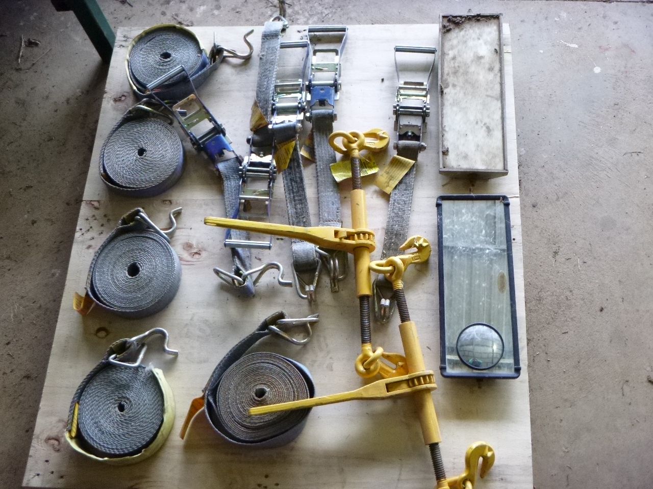 102 - Qty Rigging Straps & Dogs | AuctionsPlus