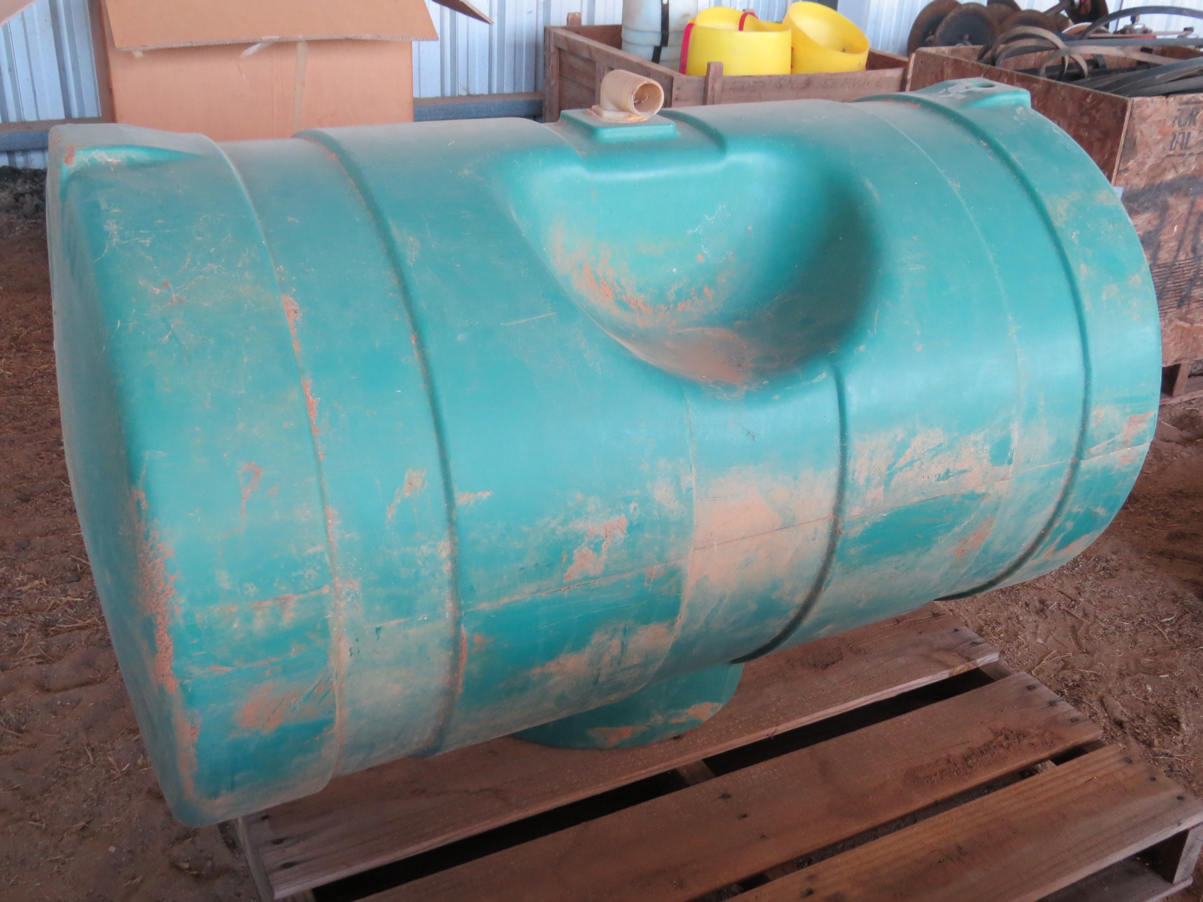 Lot 544 - 400Ltr Goldacres tank only | AuctionsPlus