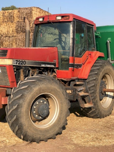 Lot 18 - Case IH Magnum 7220 Tractor | AuctionsPlus