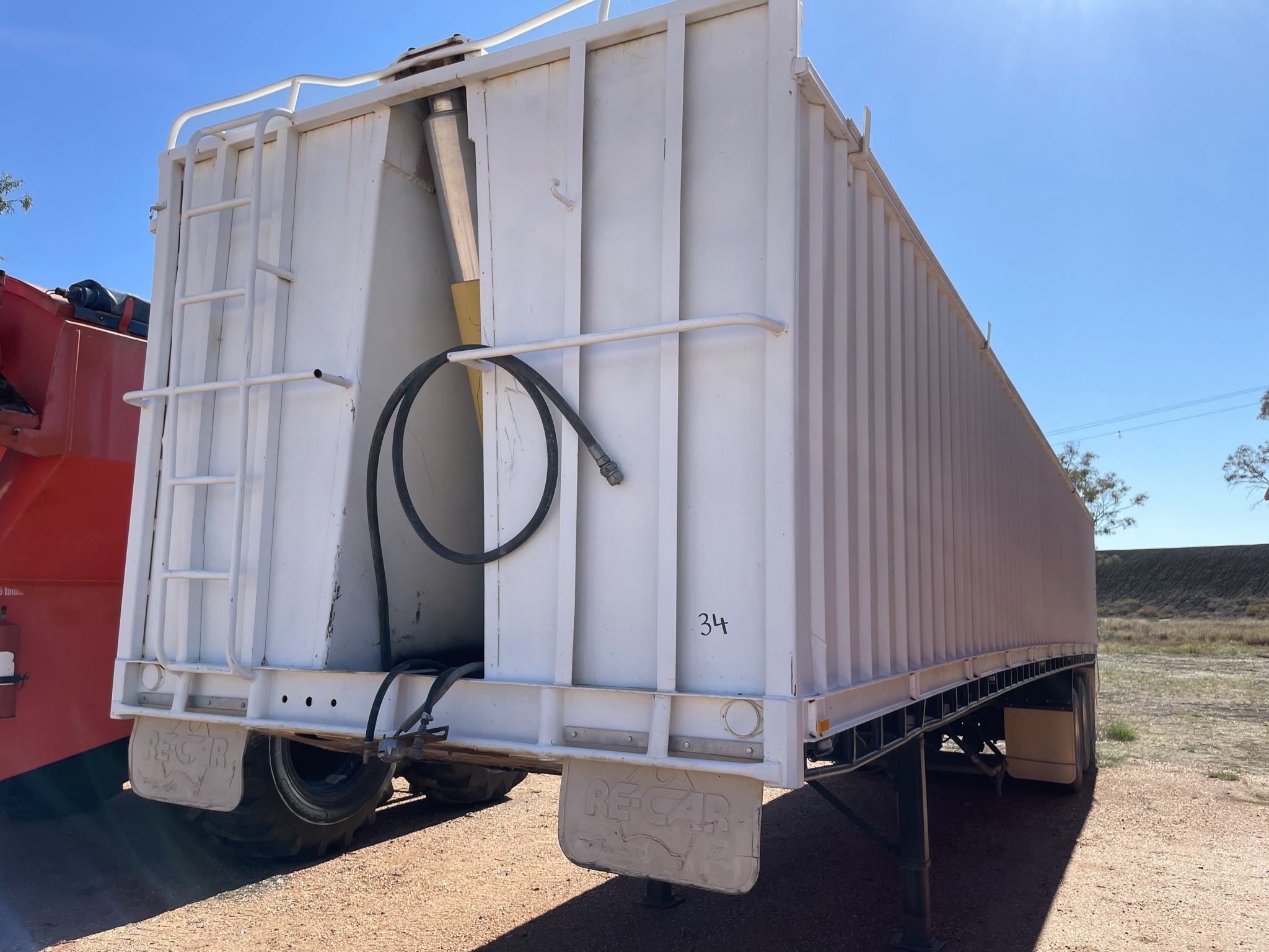 Lot 34 - 1980 Freighter Tri-axle Tip over axle trailer | AuctionsPlus