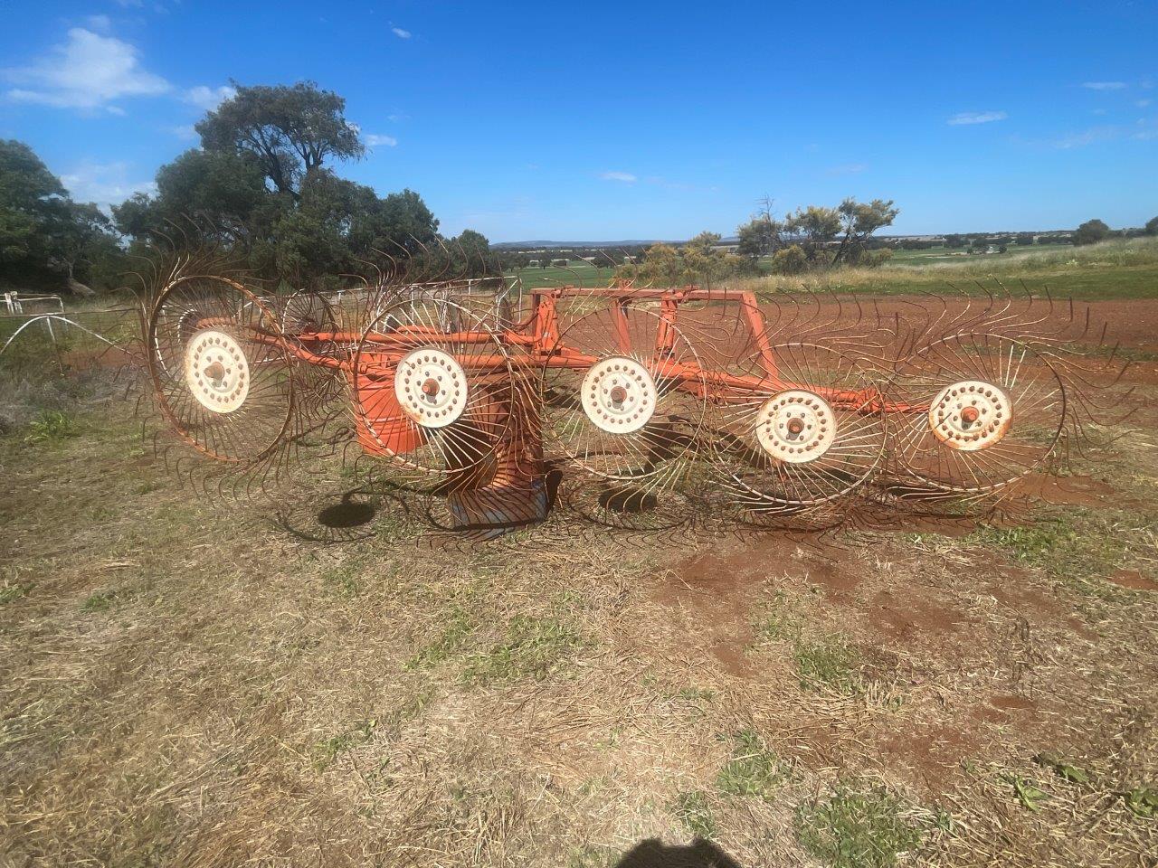 Lot 14 - AGRIS 3PL 10 WHEEL V RAKE | AuctionsPlus
