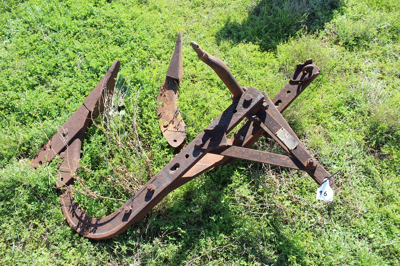 LOT 47 - 3PL two tine ripper | AuctionsPlus