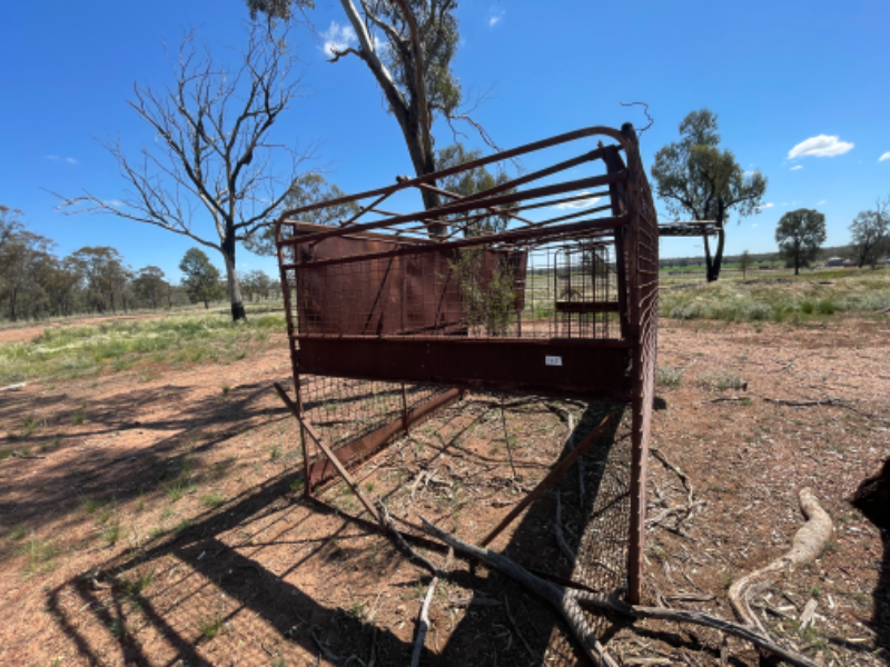 Lot 143 - Double deck sheep crate | AuctionsPlus
