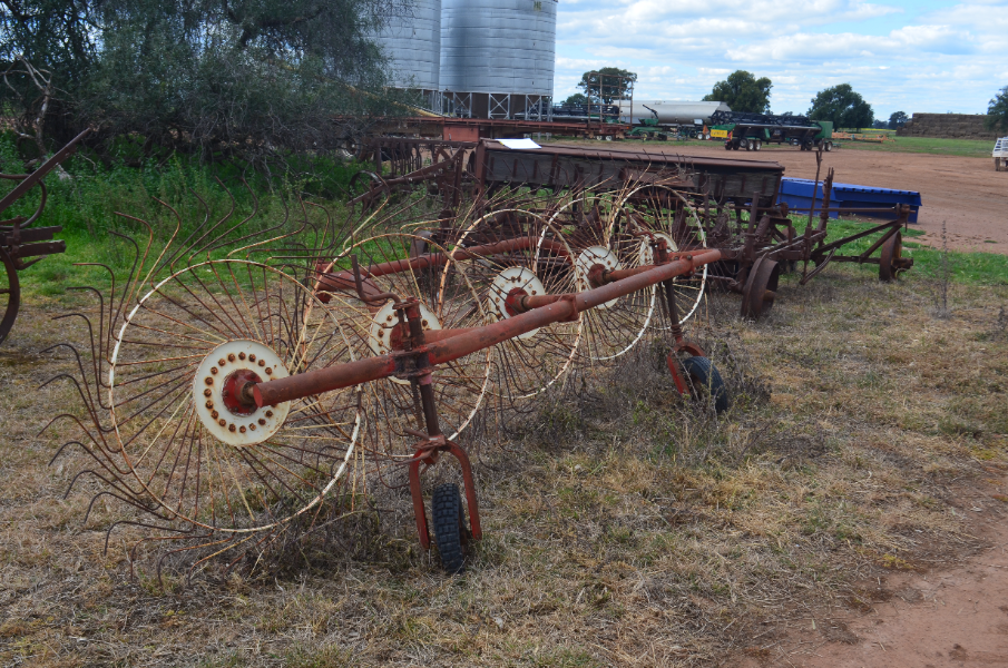 Lot 26 - Mobil Co 5 Wheel Rake | AuctionsPlus
