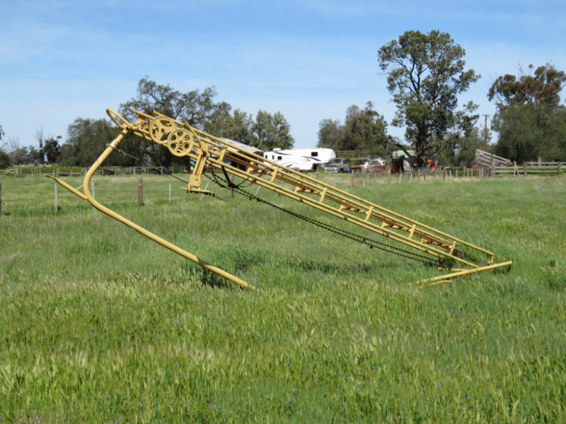 Lot 35 - Small square bale elevator | AuctionsPlus