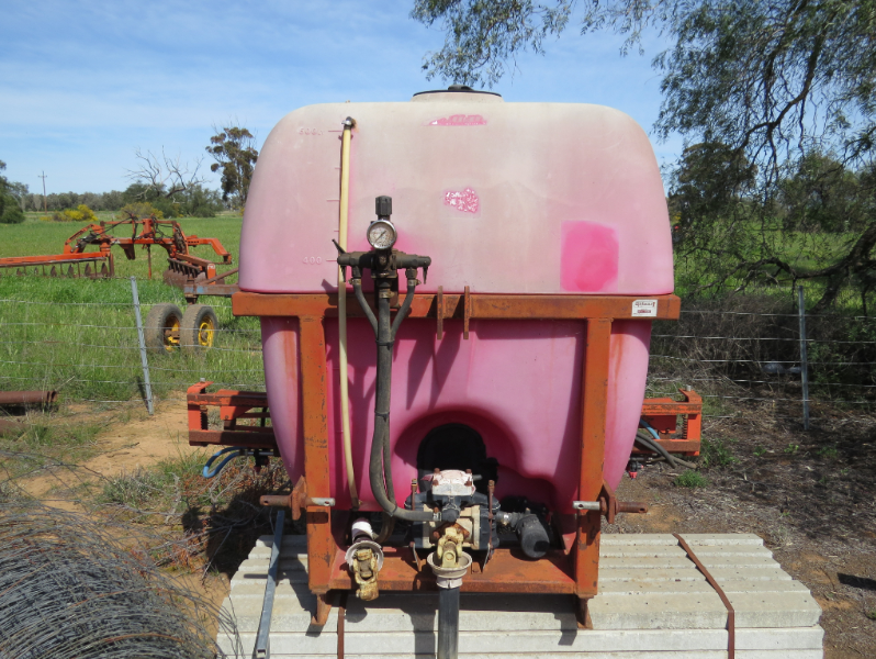 Lot 20 - Silvan 600 litre 3-point linkage boom spray with 6-meter boom ...