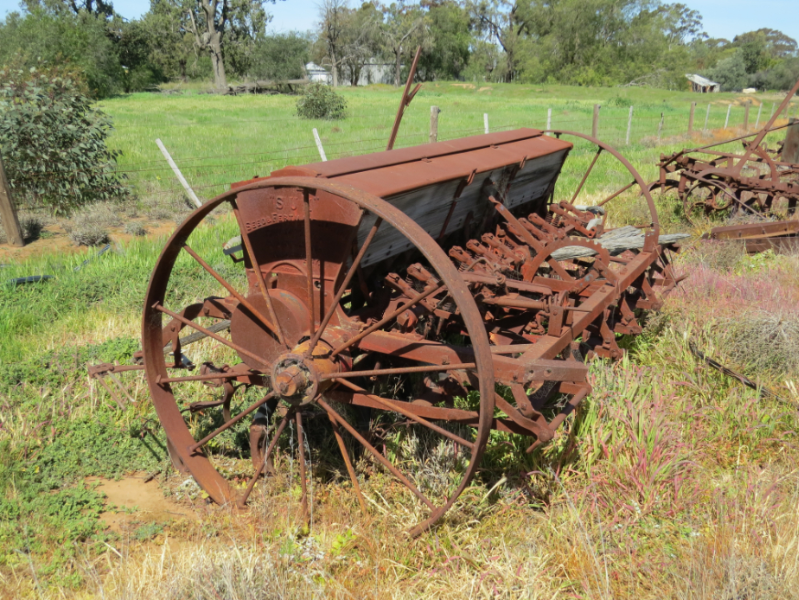 Lot 65 - Antique Sunshine combine | AuctionsPlus