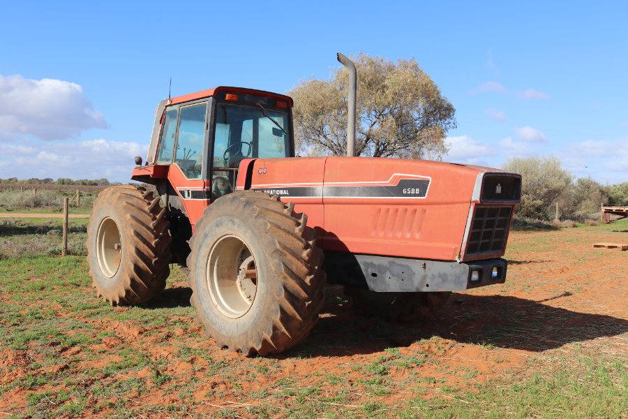 Lot 26 - International 6588 tractor | AuctionsPlus